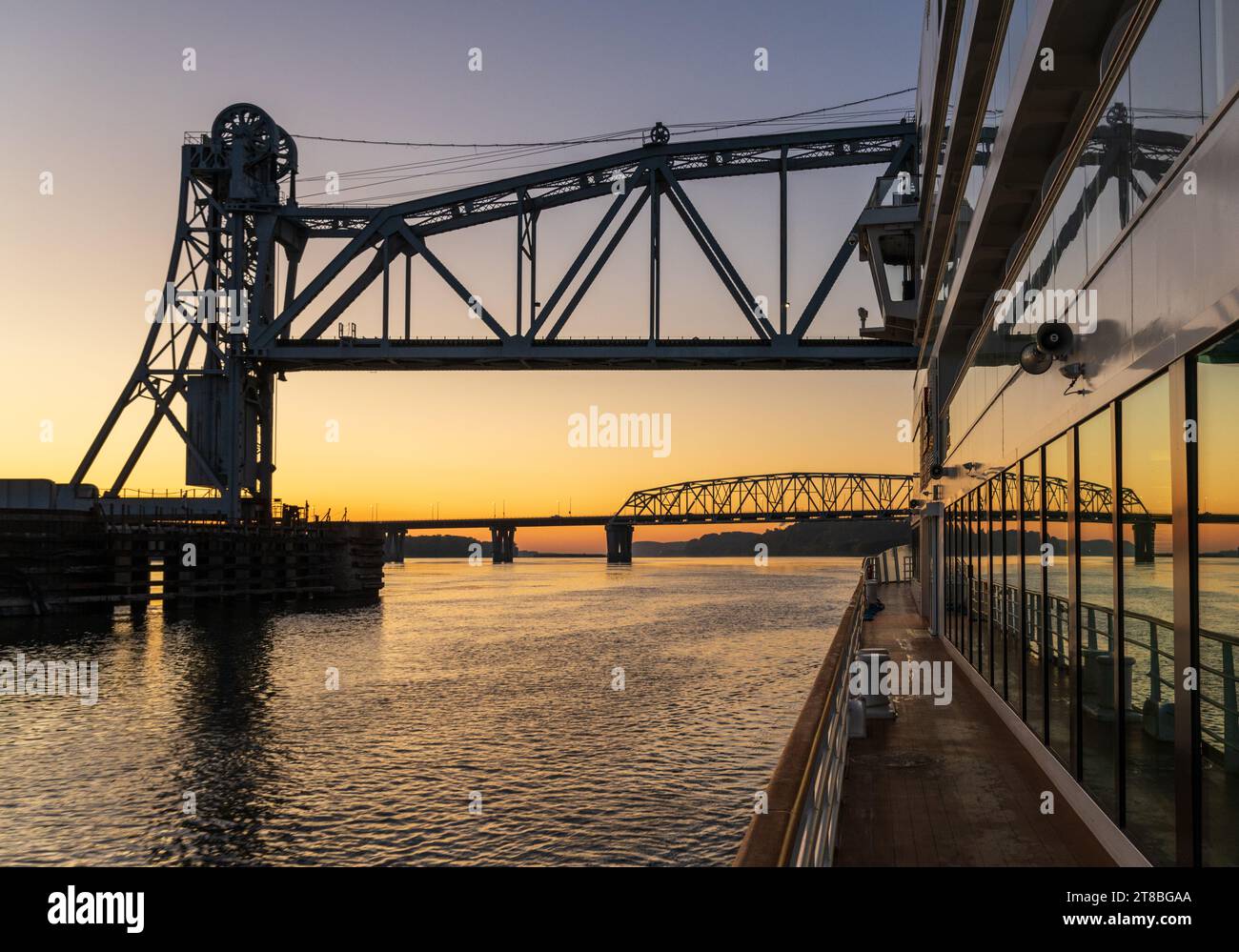 Mississippi river cruise boat sails under Wabash Railroad bridge ...