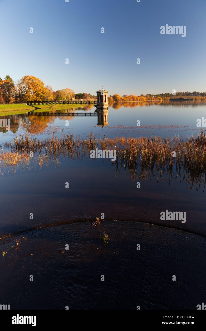 A Scottish reservoir near Glasgow on a frosty winters morning Stock ...
