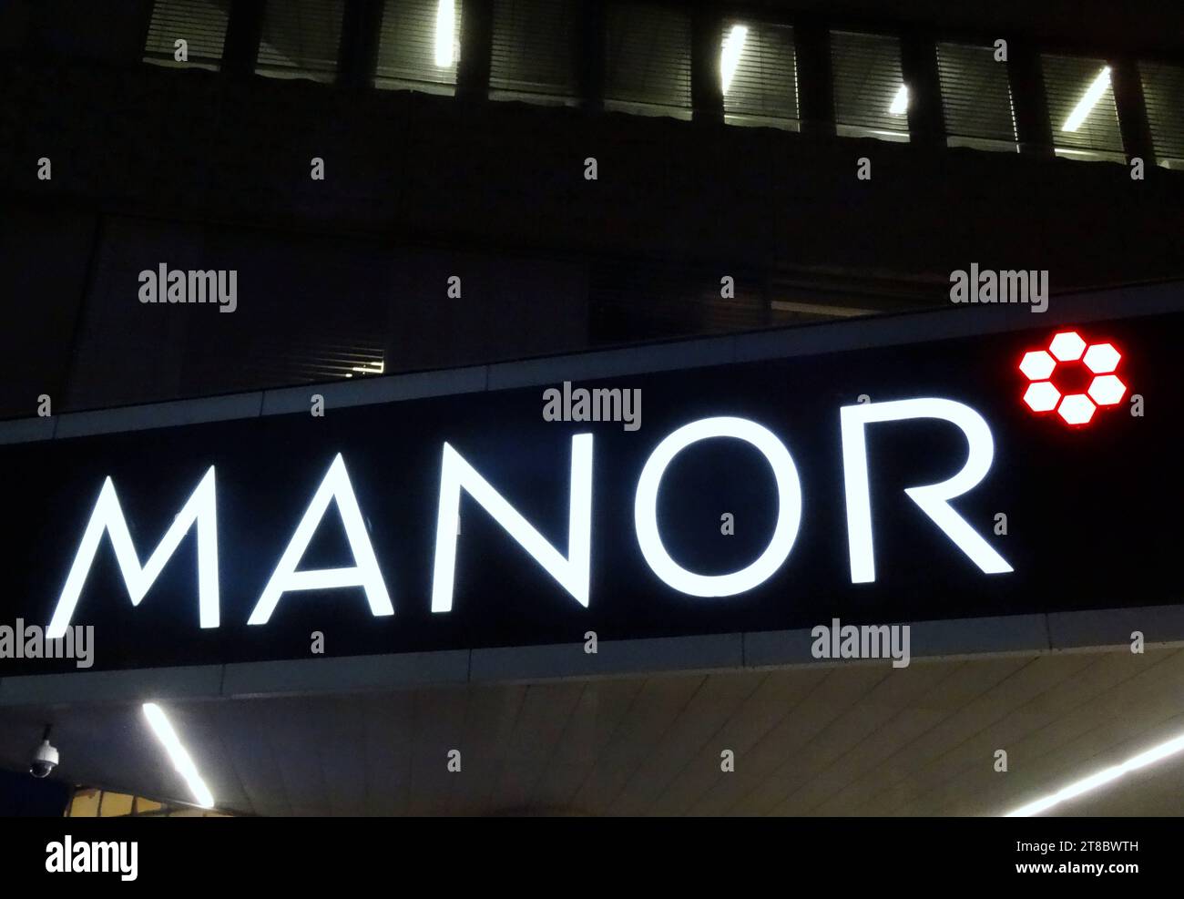 Foto Manuel Geisser 11.11.2023 Bild : Manor Warenhaus Logo Schriftzug *** Photo Manuel Geisser ...