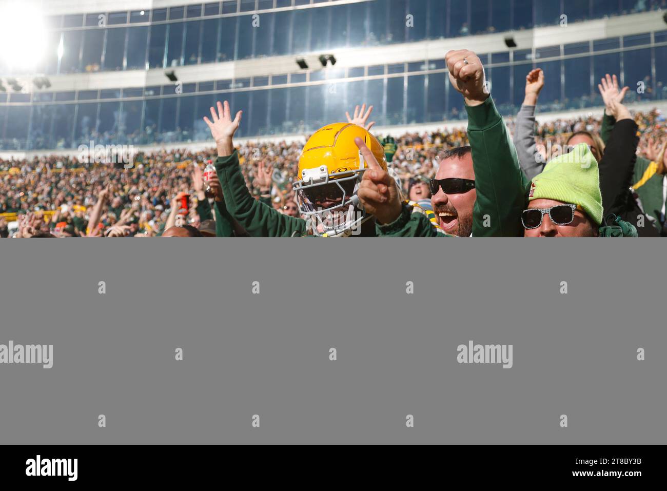 Lambeau leap hi-res stock photography and images - Alamy
