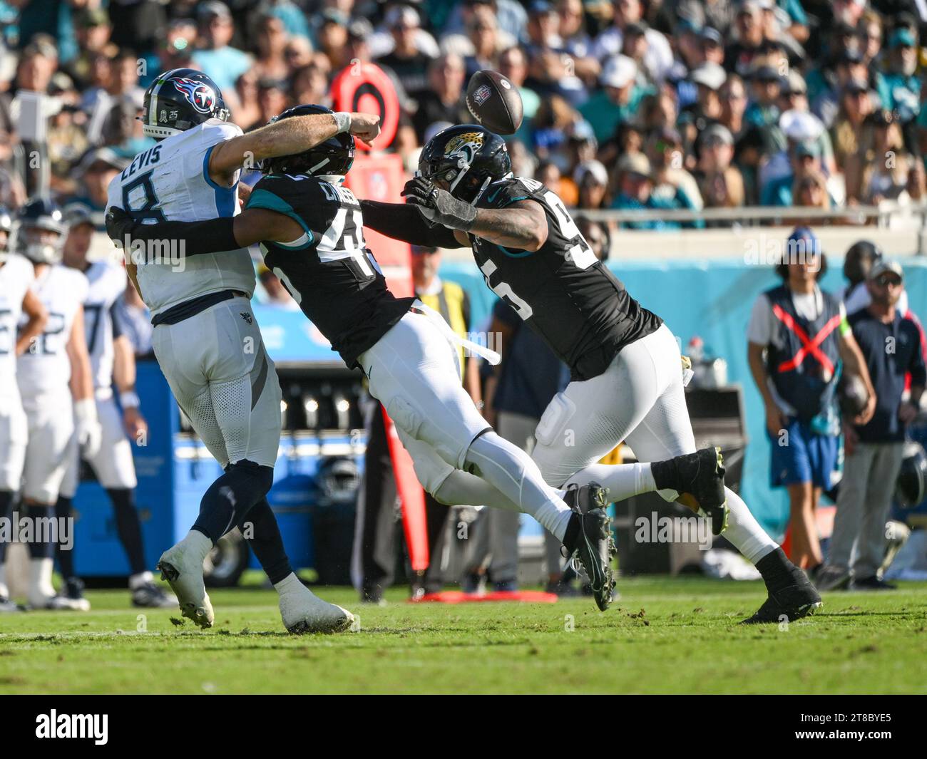 November 19, 2023: Tennessee Titans quarterback Will Levis (8) is ...