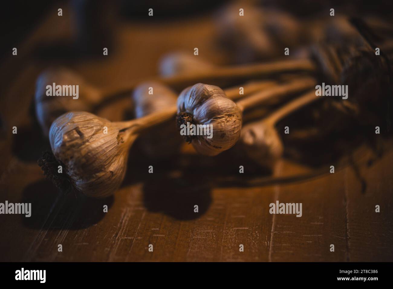 Bunch of garlic cloves hi-res stock photography and images - Alamy