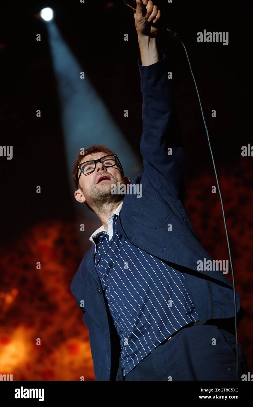 Damon albarn lead singer blur hi-res stock photography and images - Alamy