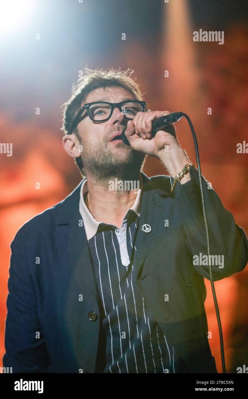 Damon albarn lead singer blur hi-res stock photography and images - Alamy