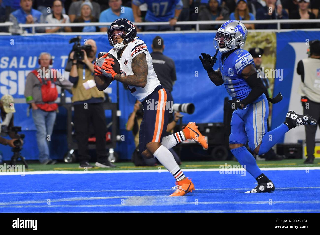 DETROIT, MI - NOVEMBER 19: Chicago Bears WR DJ Moore (2) catches a touchdown pass in the third ...