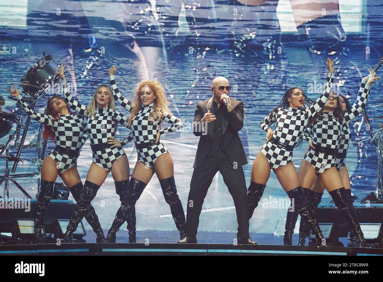 Enrique Iglesias, Pitbull, Ricky Martin: The Trilogy Tour November 17 ...