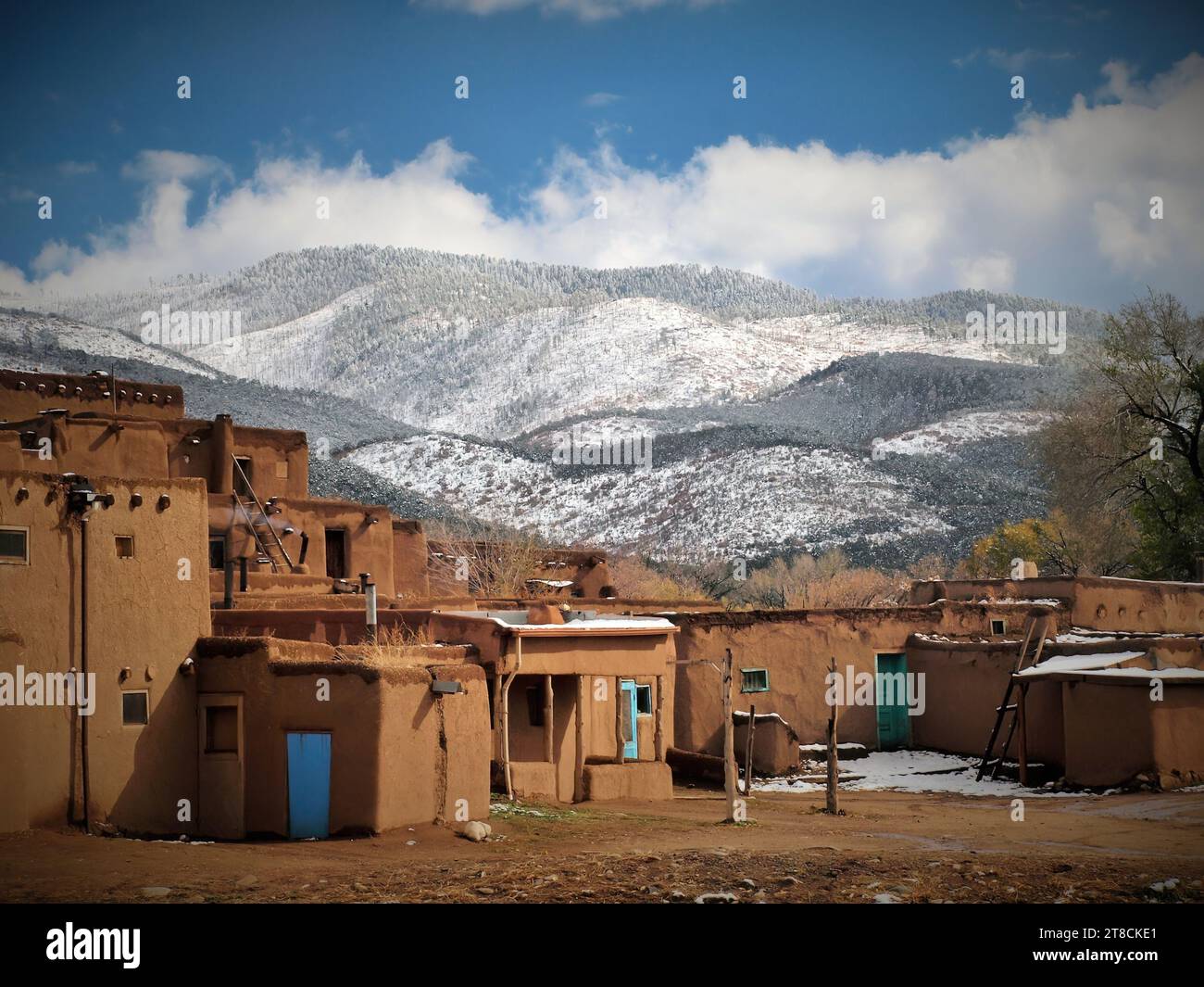 Adobe dwellings hi-res stock photography and images - Alamy