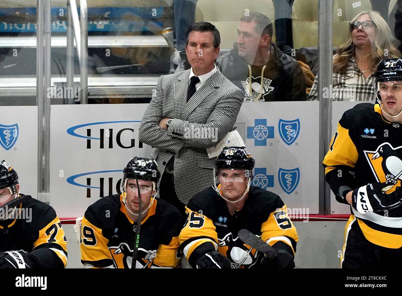 Pittsburgh Penguins head coach Mike Sullivan stands behind the bench ...