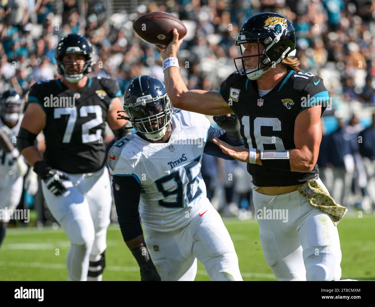 Jacksonville, FL, USA. 19th Nov, 2023. Jacksonville Jaguars quarterback ...