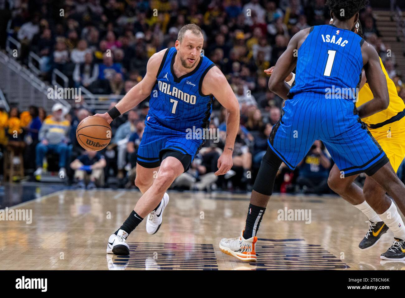 Orlando Magic guard Joe Ingles (7) works the ball around the court ...