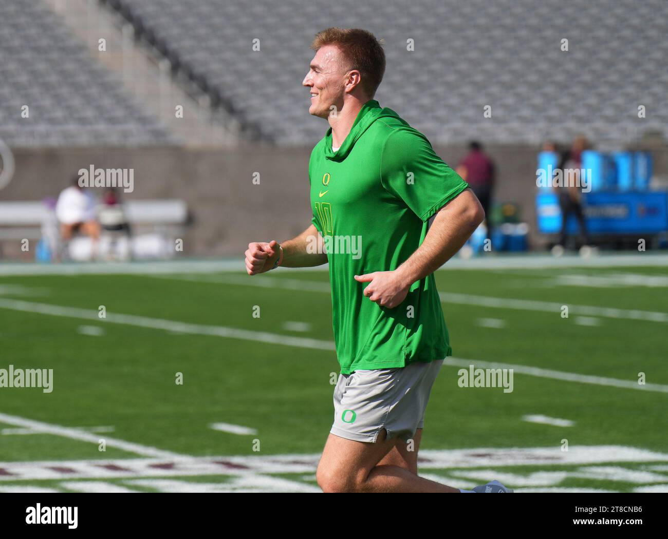 Gilbert, Arizona, USA. 18th Nov, 2023. Bo Nix (10) during warmups at ...