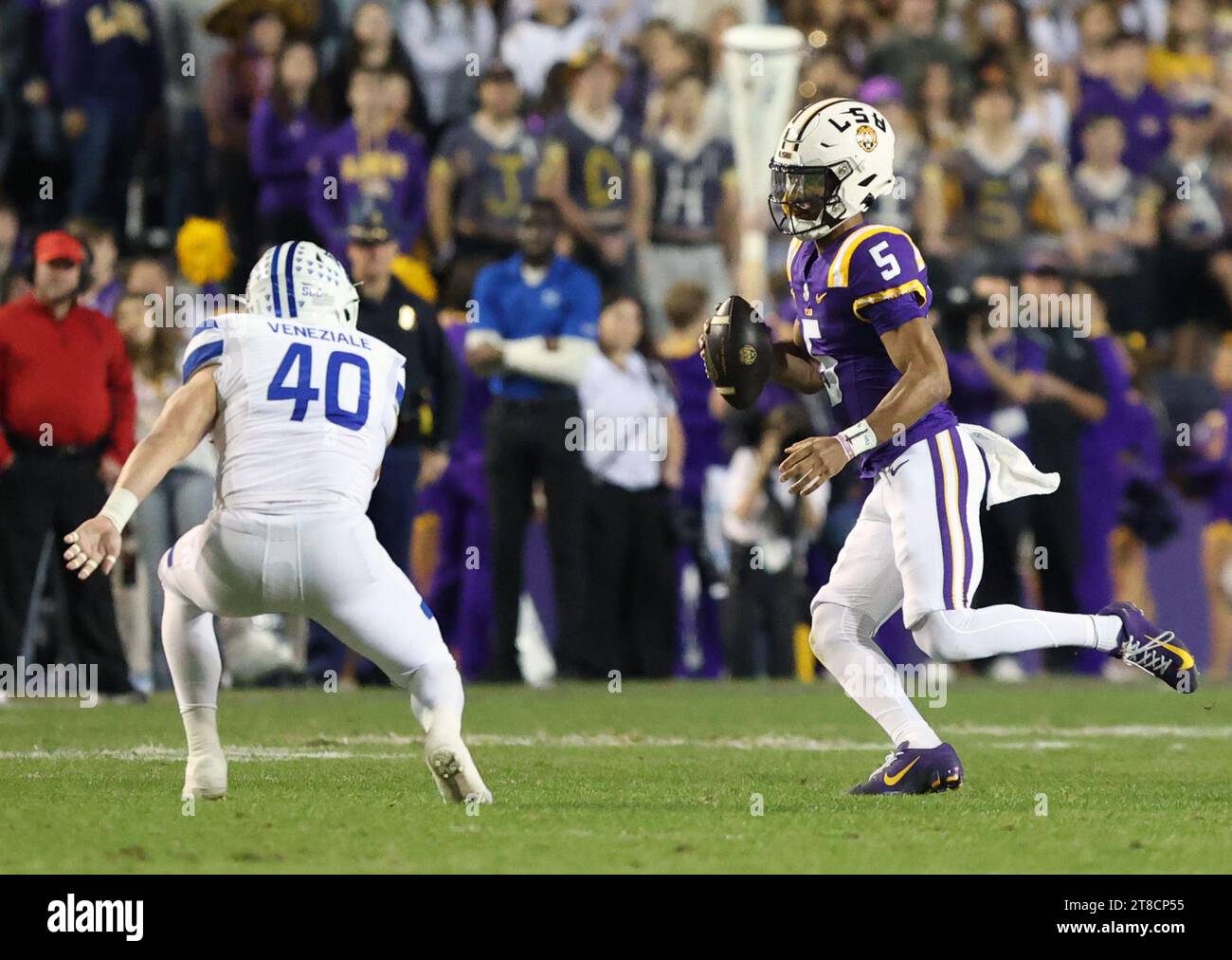 Baton Rouge, USA. 18th Nov, 2023. LSU Tigers quarterback Jayden Daniels ...