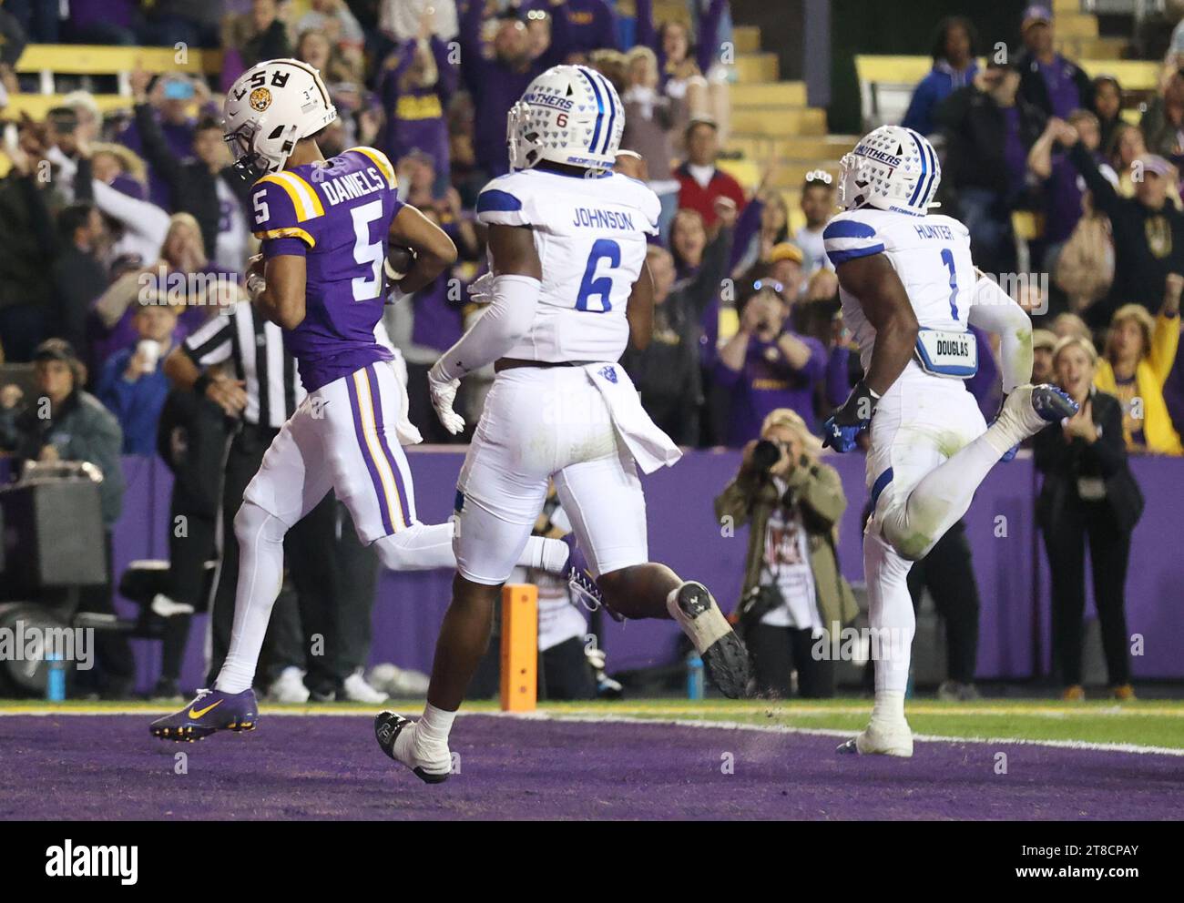 Baton Rouge, USA. 18th Nov, 2023. LSU Tigers quarterback Jayden Daniels ...