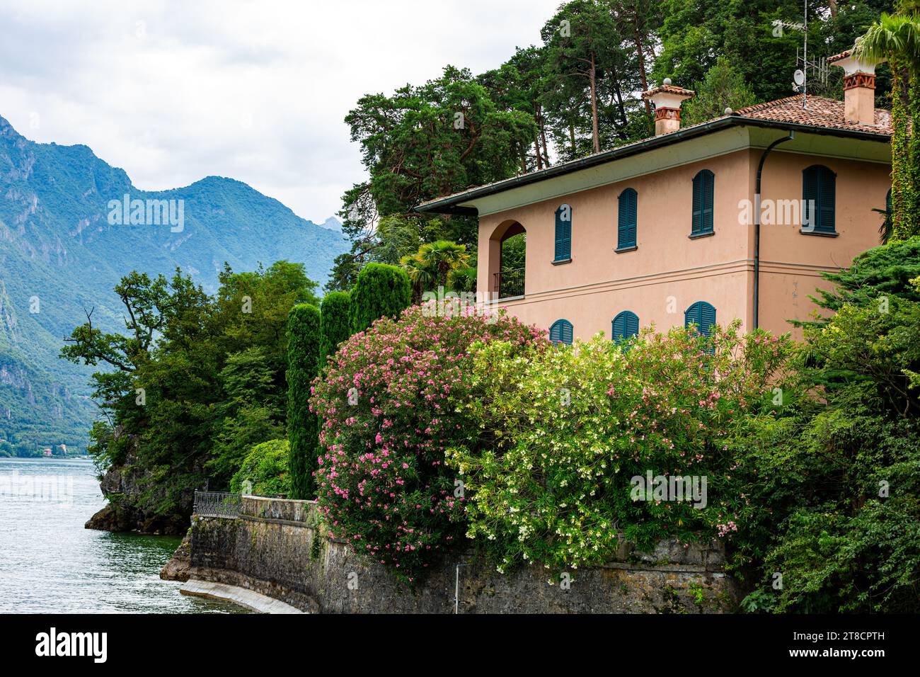 A luxurious waterfront Lake Como villa on La Punta Spartivento in ...