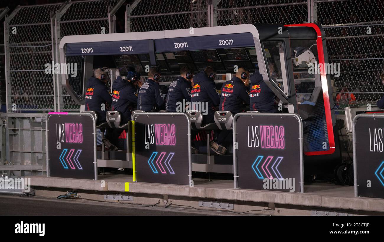 Formula 1 team pit wall hi-res stock photography and images - Alamy