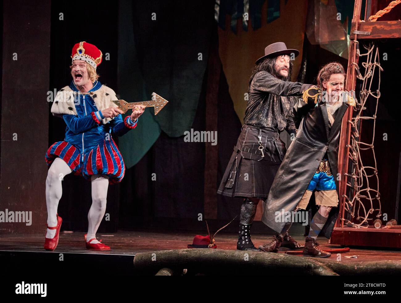 Hamburg, Germany. 17th Nov, 2023. The actors Dominik Dittrich (l-r) as ...