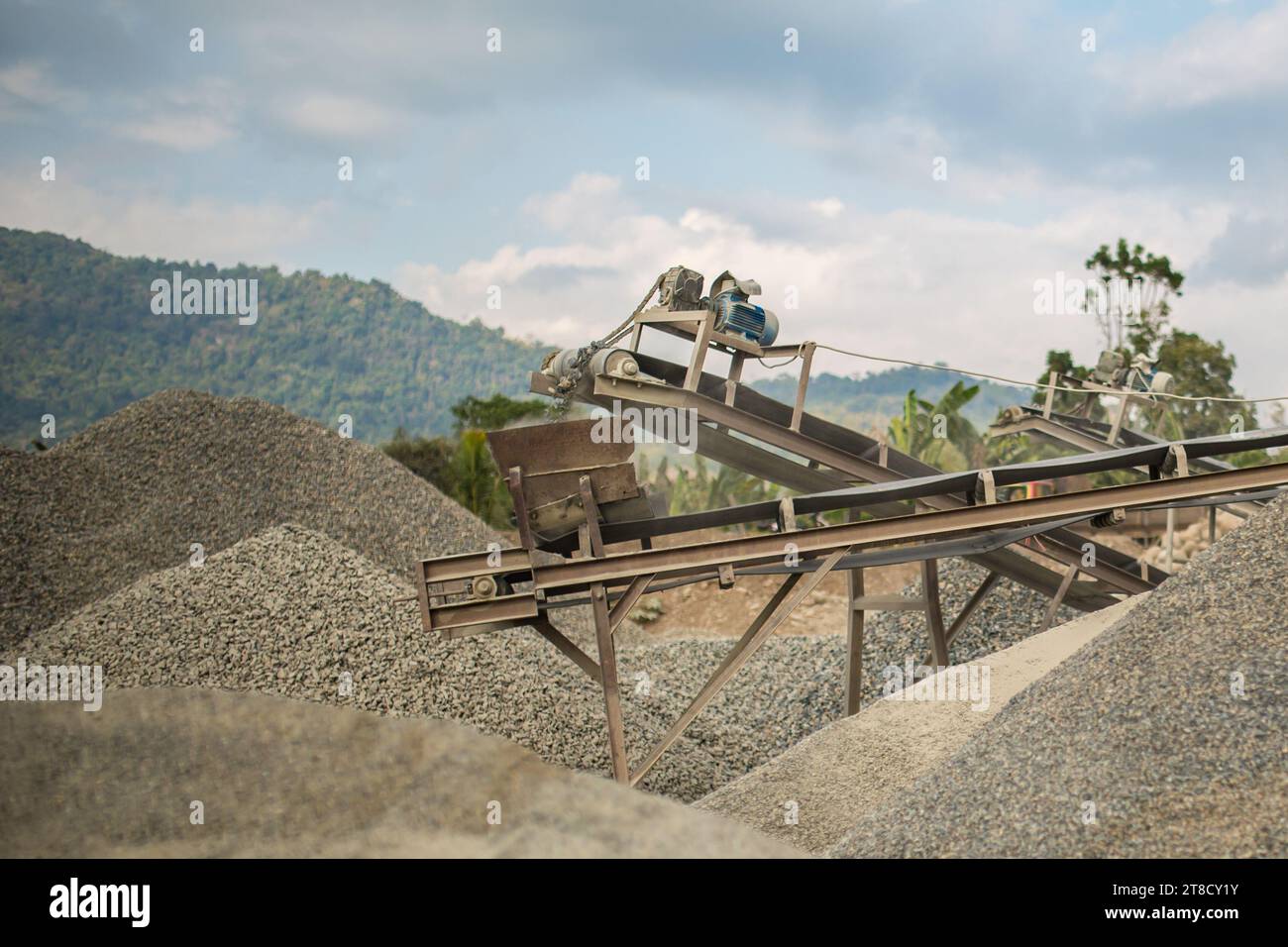 Heavy machinery works at the quarry Stock Photo - Alamy