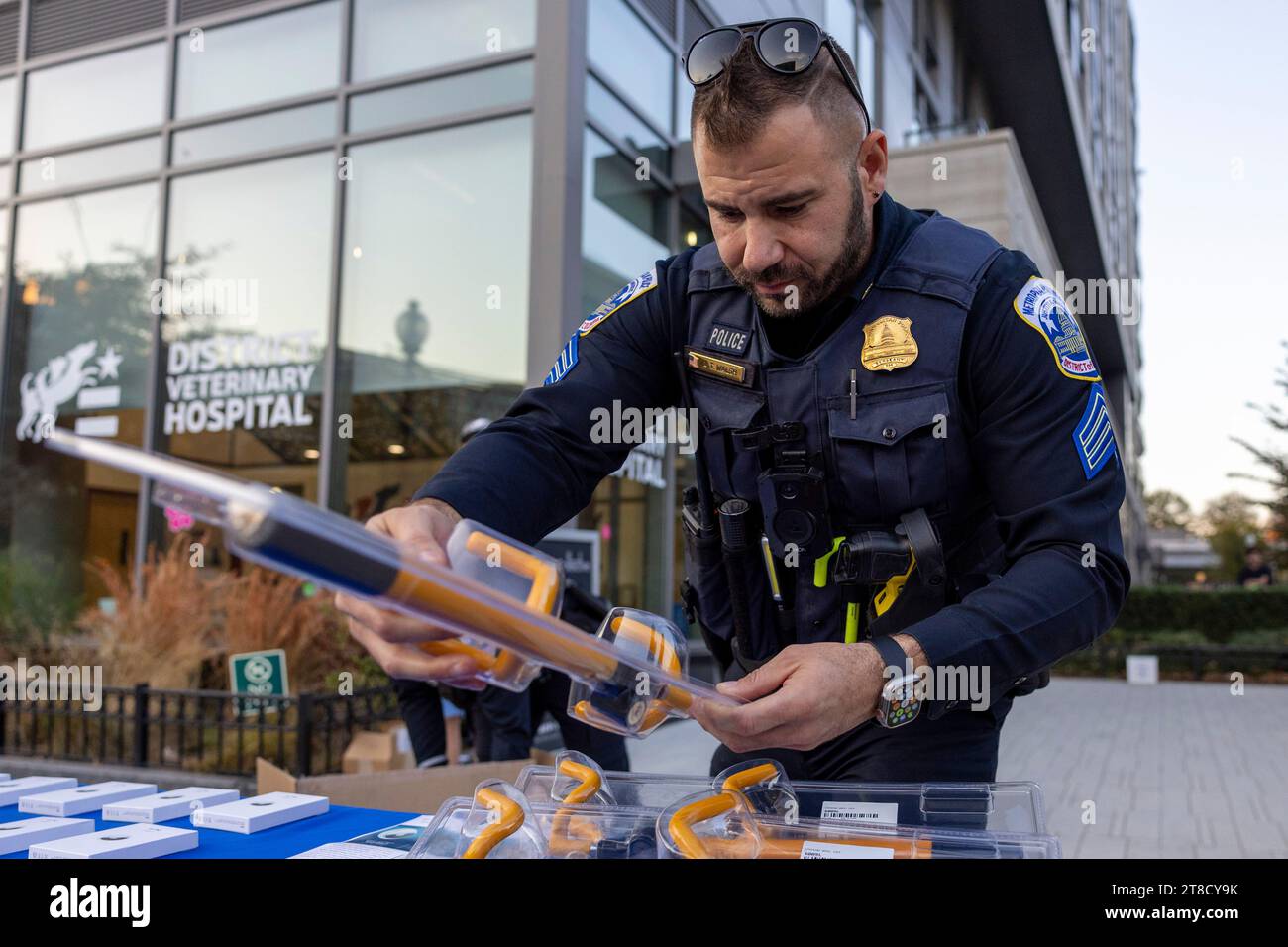 Metropolitan Police Department Sgt. Anthony Walsh sets out steering ...