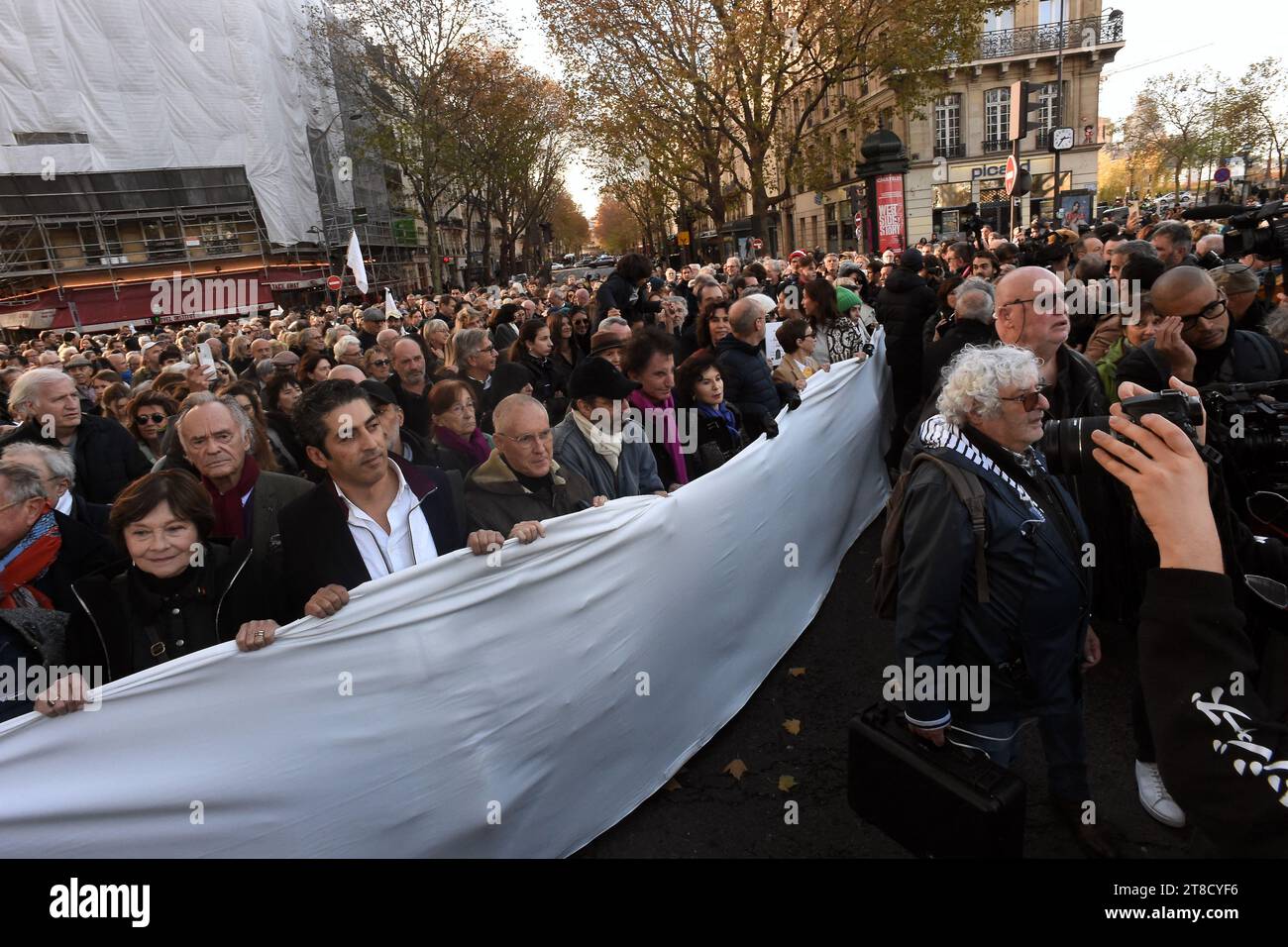 Paris, France. 19th Nov, 2023. Jean-Michel Ribbes Isabelle Adjani Macha ...