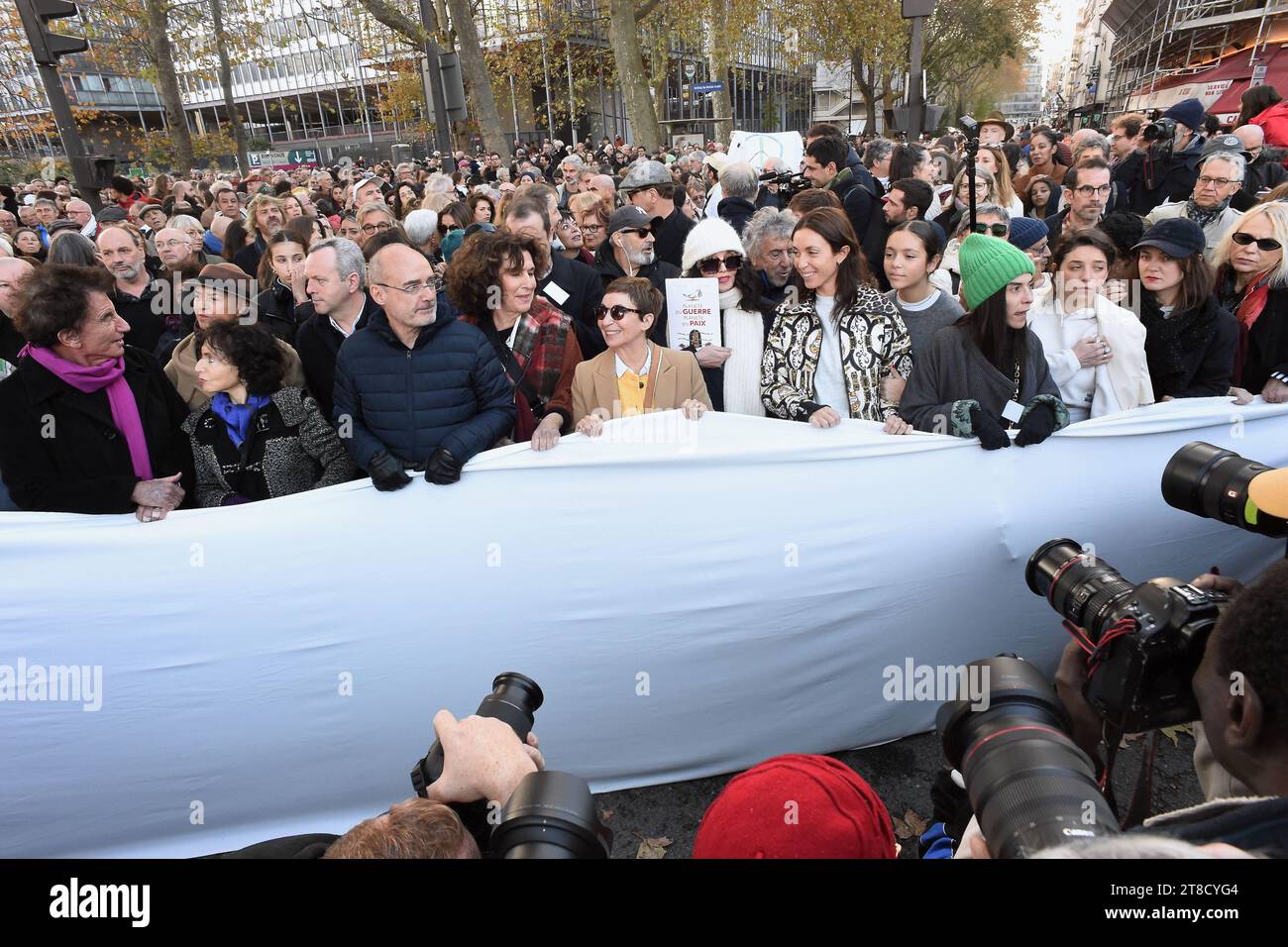 Paris, France. 19th Nov, 2023. Jean-Michel Ribbes Isabelle Adjani Macha ...
