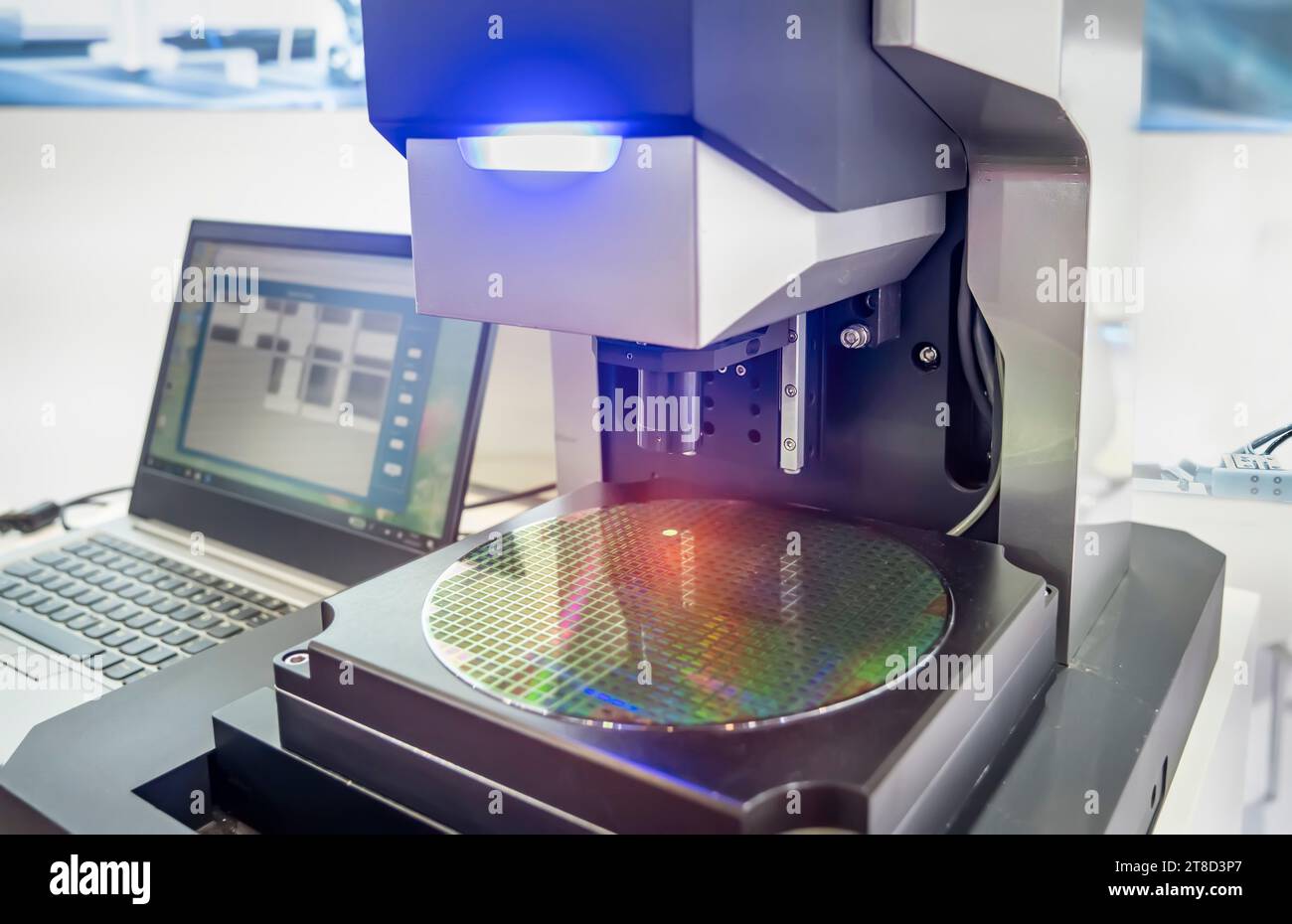 silicone wafer under the microscope Stock Photo - Alamy