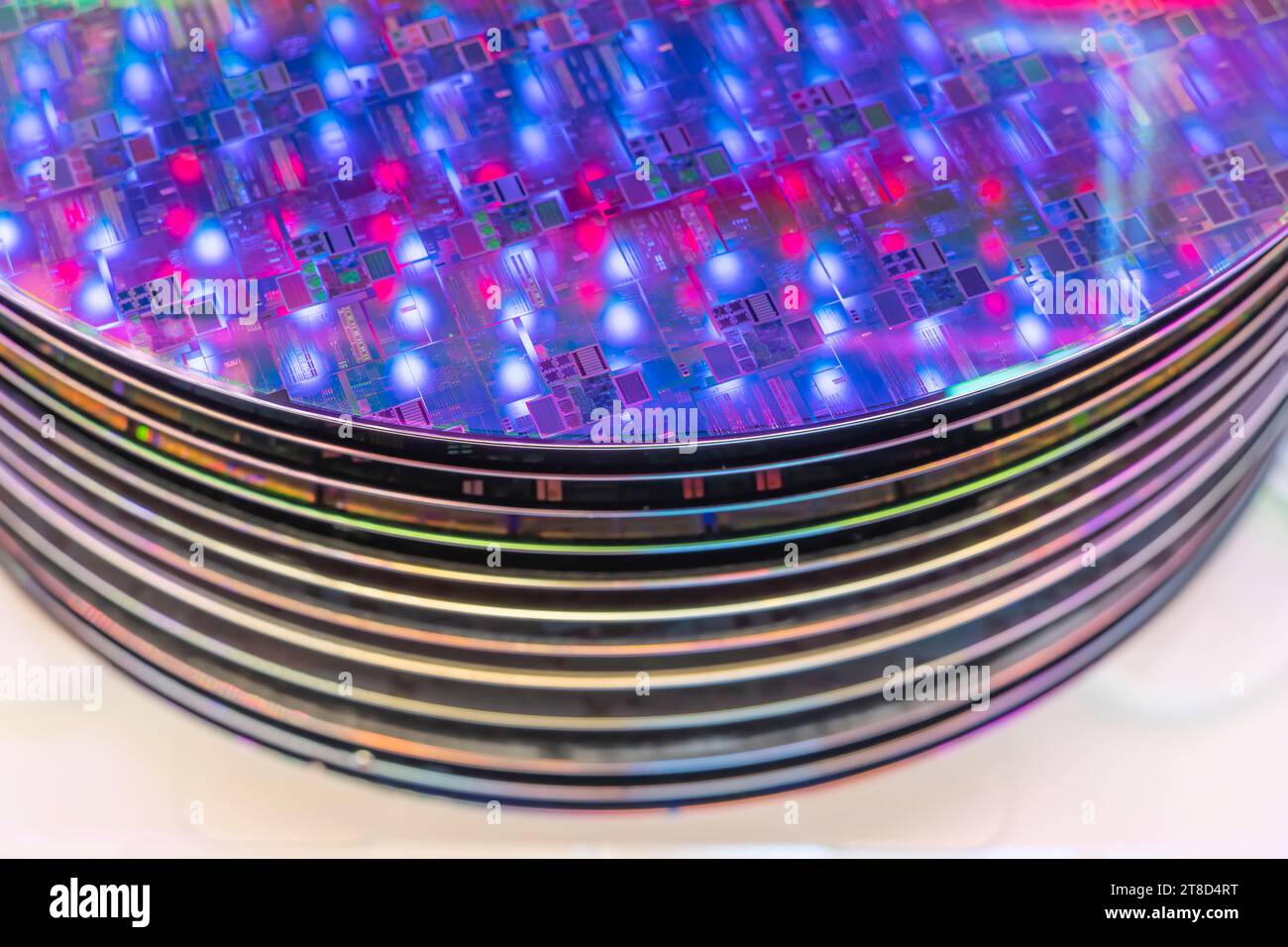 Clean room manufacturing silicon wafers hi-res stock photography and ...
