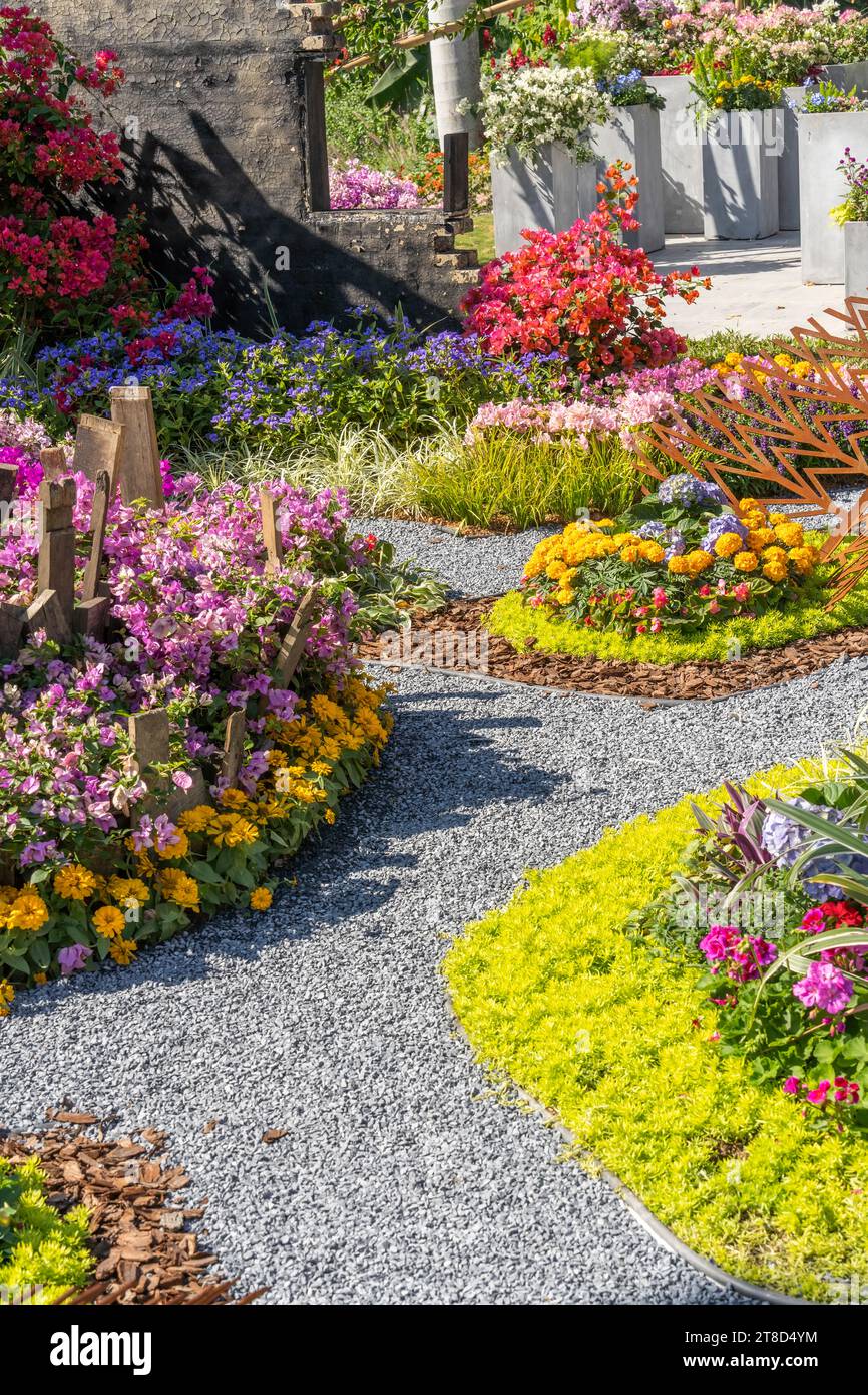 path leading through a garden Stock Photo - Alamy