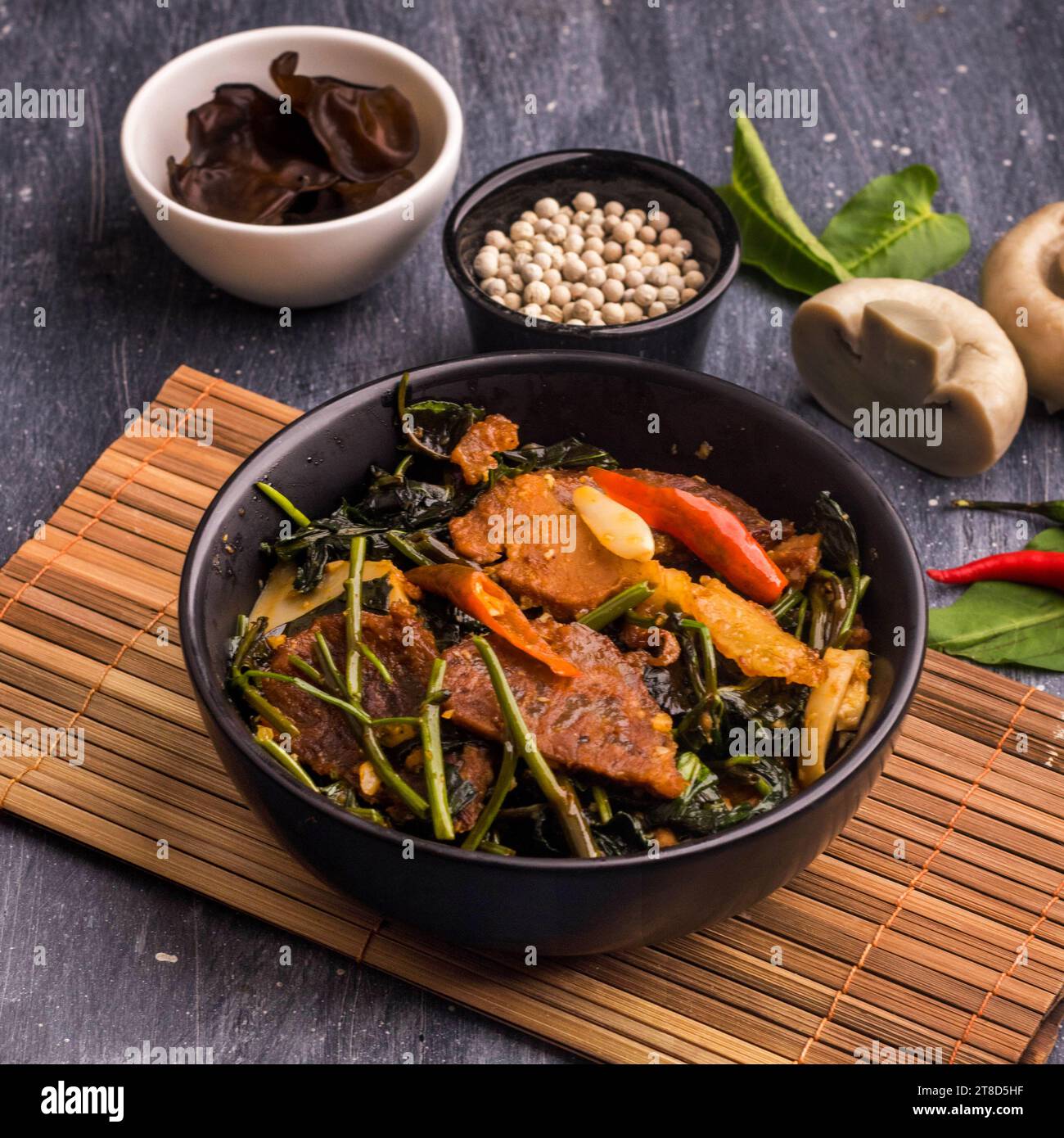 Garlic beef sliced black bowl,Vegetables beef food in black background ...