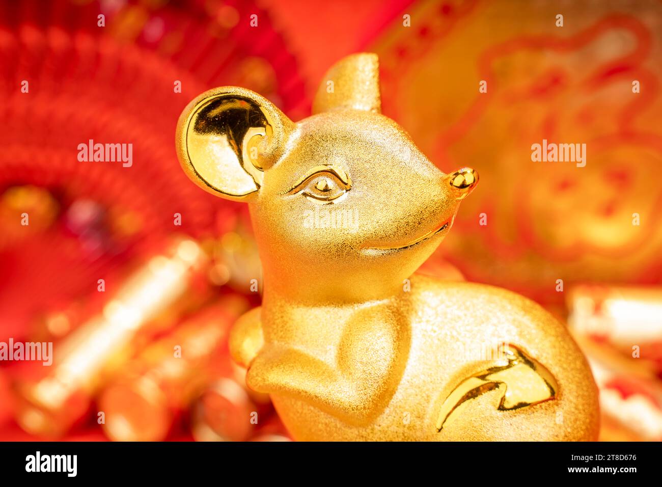 Tradition Chinese golden rat statue Stock Photo - Alamy