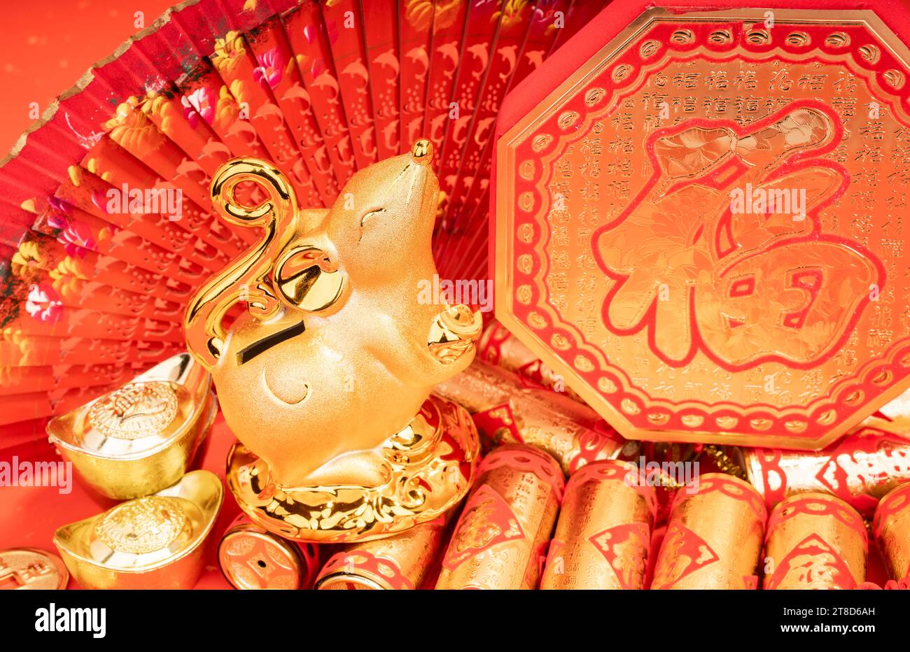 Tradition Chinese golden rat statue Stock Photo - Alamy
