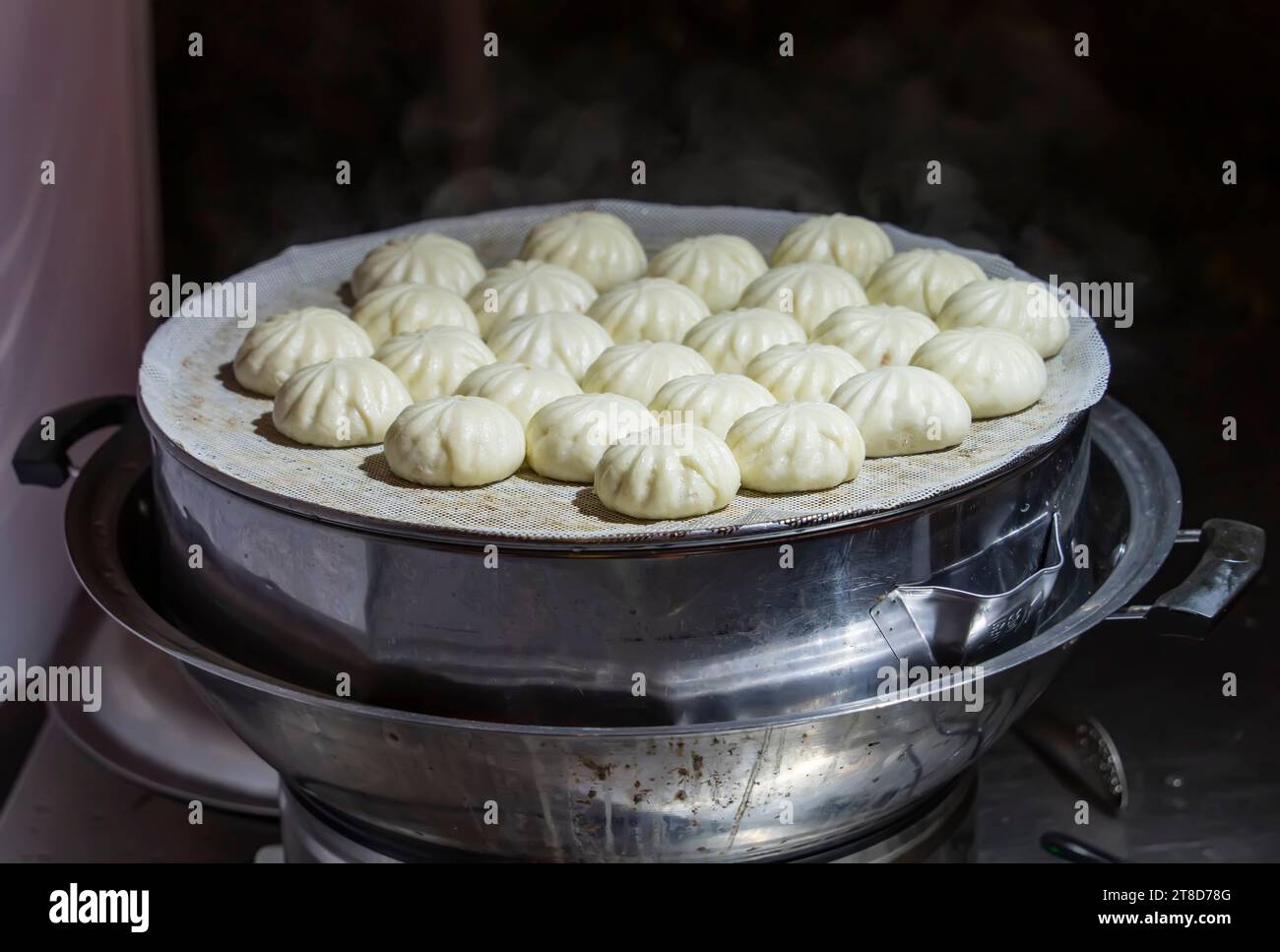 Dim sum dumplings traditional buns Stock Photo - Alamy