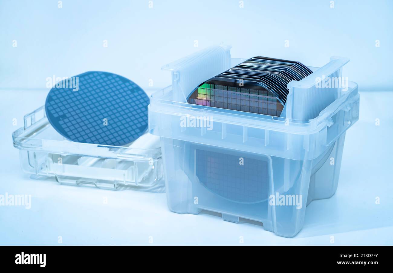 Silicon Wafers in plastic holder box Stock Photo - Alamy