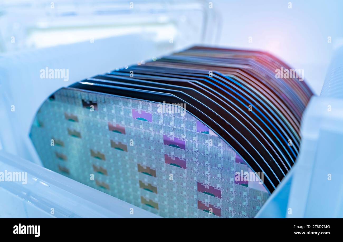 Silicon Wafers in plastic holder box Stock Photo - Alamy