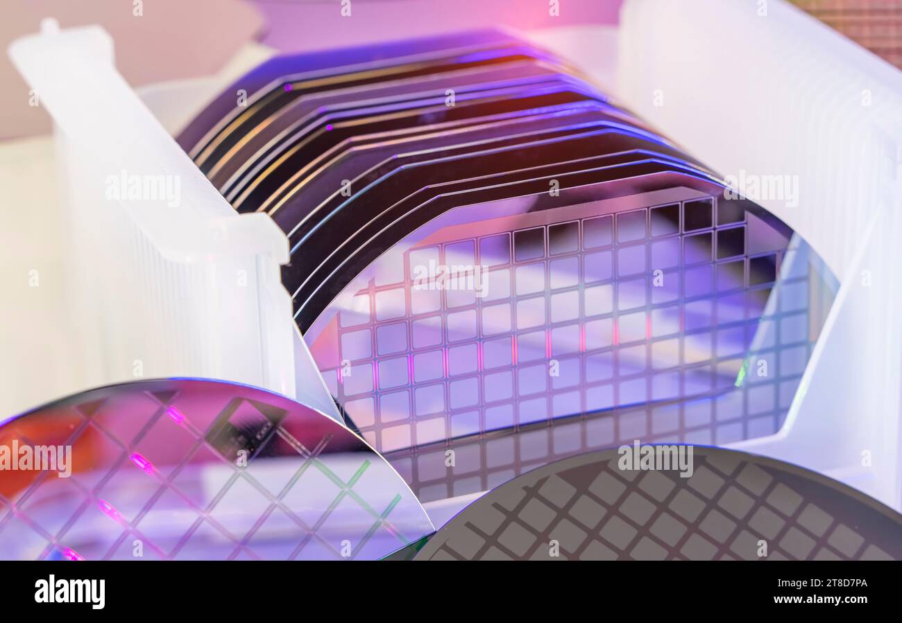 Silicon Wafers in plastic holder box Stock Photo - Alamy