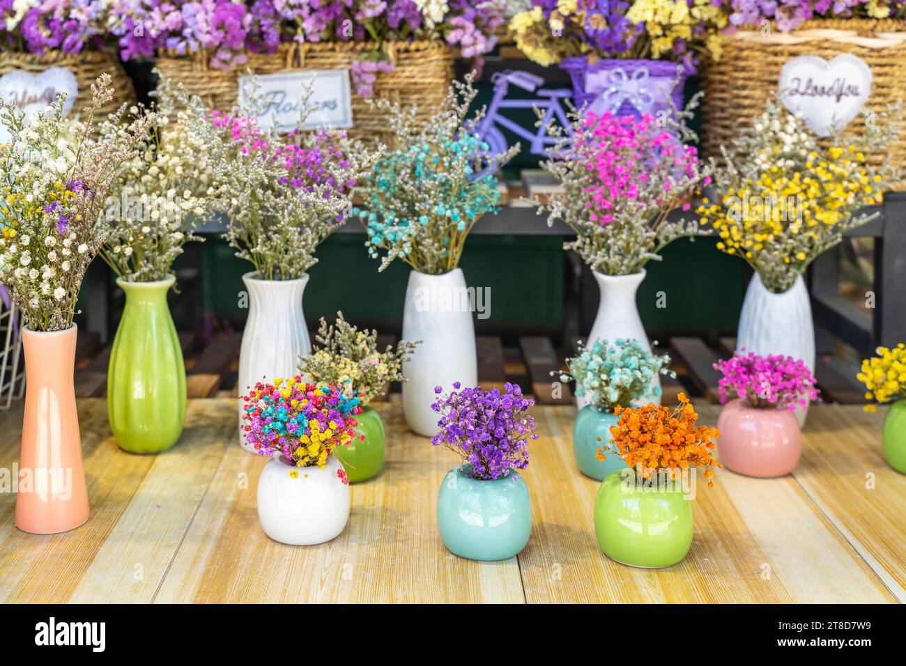 Buy a bunch of flowers hi-res stock photography and images - Alamy