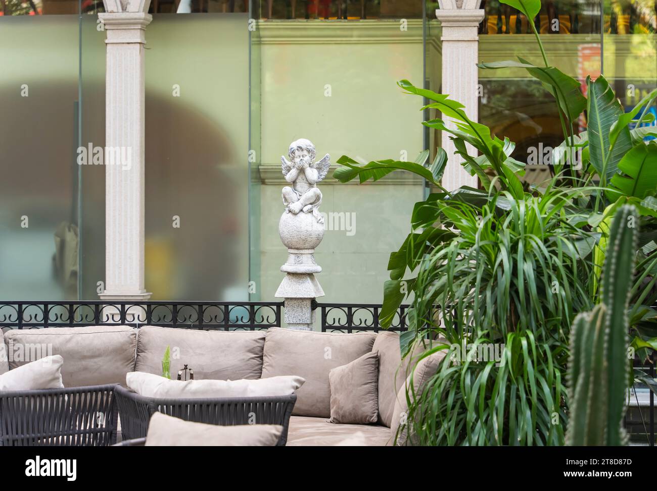 Stone statue of angel hi-res stock photography and images - Alamy