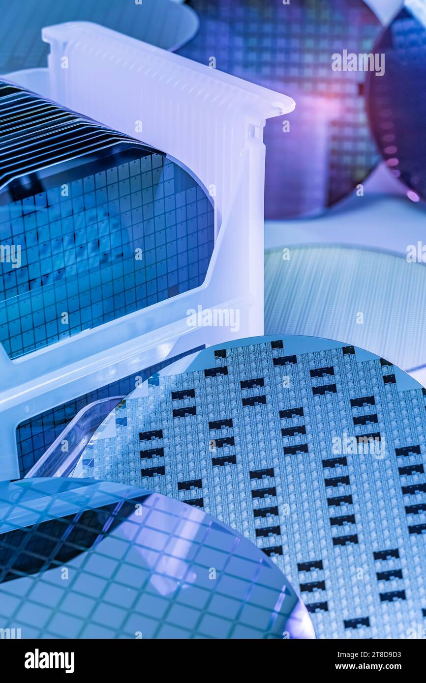 Silicon Wafers in plastic holder box Stock Photo - Alamy