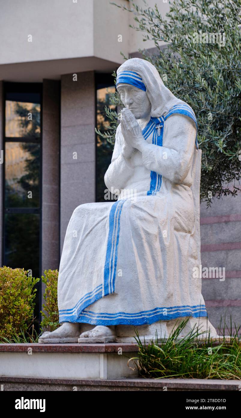 A monument commemorating Mother Teresa or Nënë Tereza at St. Paul's ...