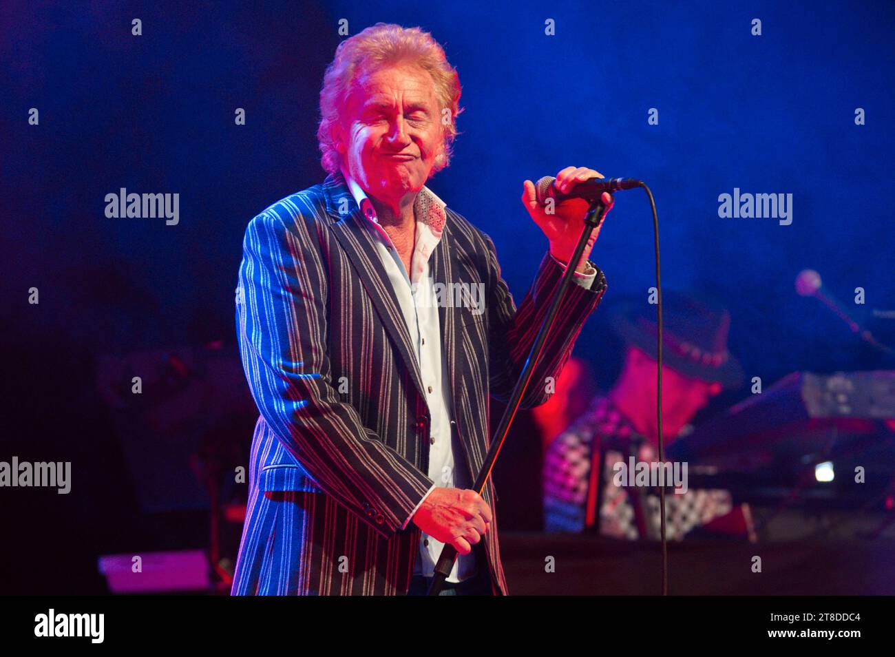 Robert Hart von Manfred Mann s Earth Band live bei einem Konzert im ...