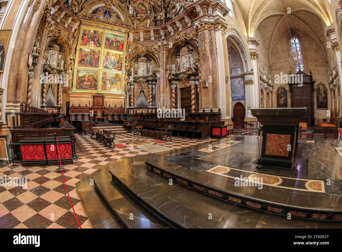 VALENCIA, SPAIN - MARCH 28, 2022: Interior of Valencia Cathedral, St ...