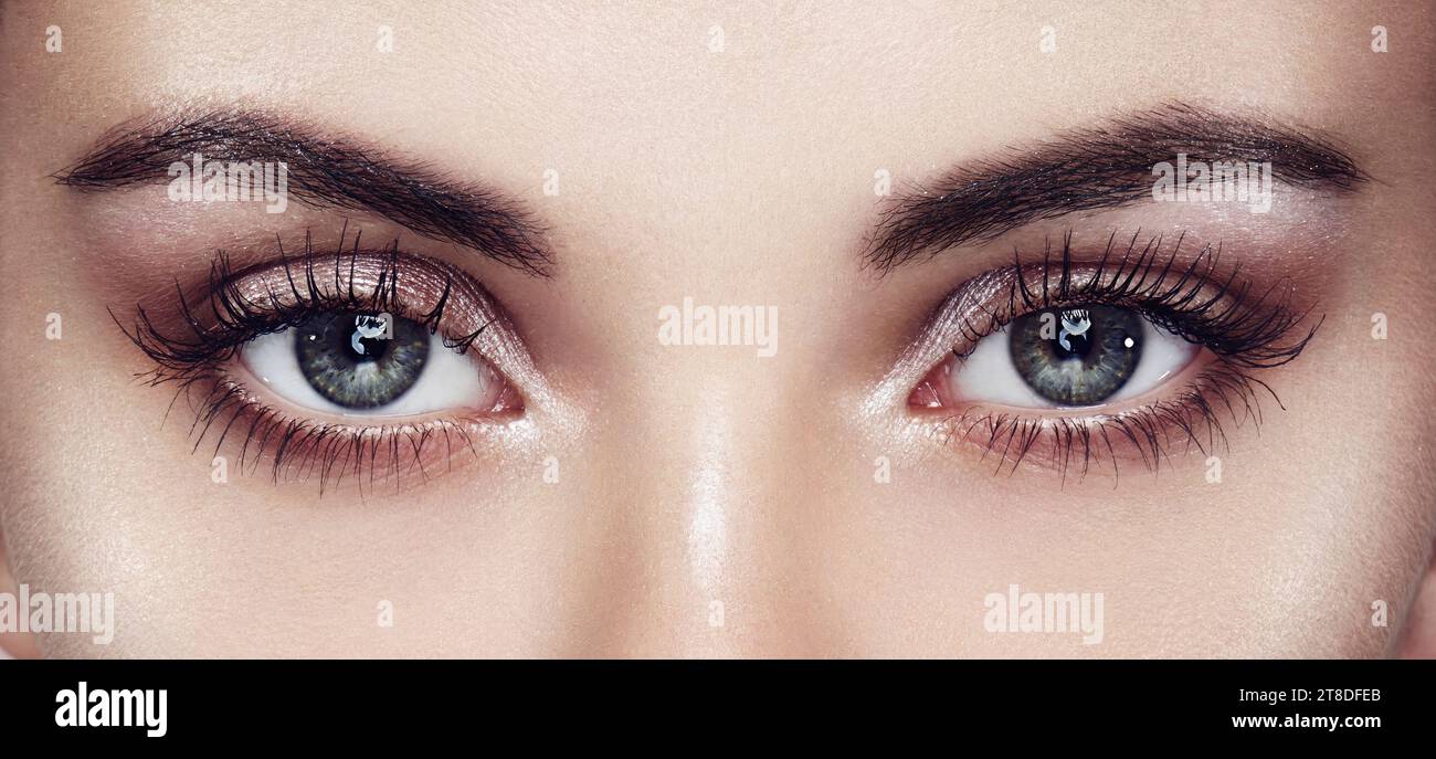 Female eyelashes hi-res stock photography and images - Alamy