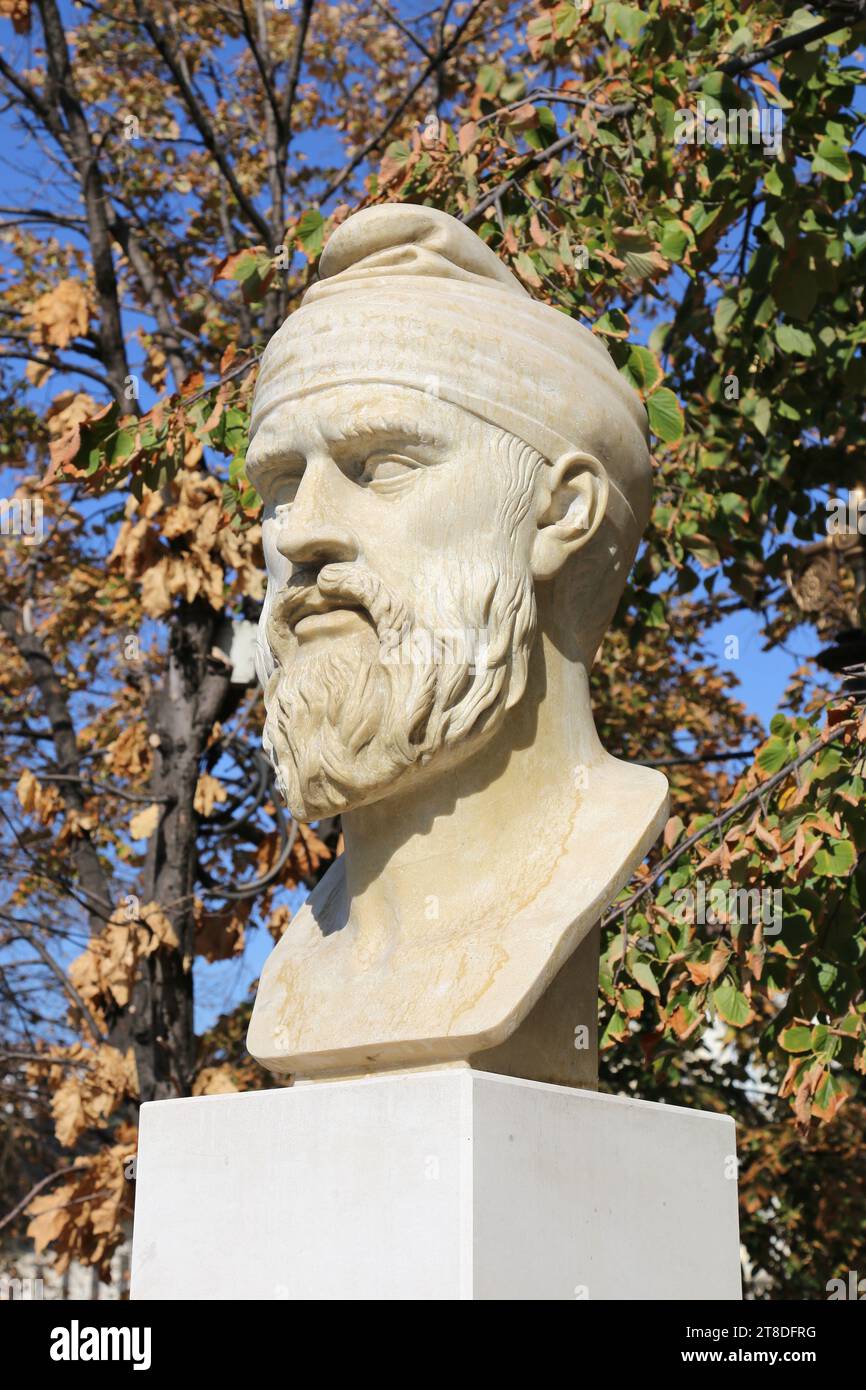 Bust of last Dacian King Decebalus (87-106, aka Diurpaneus), Parcul ...