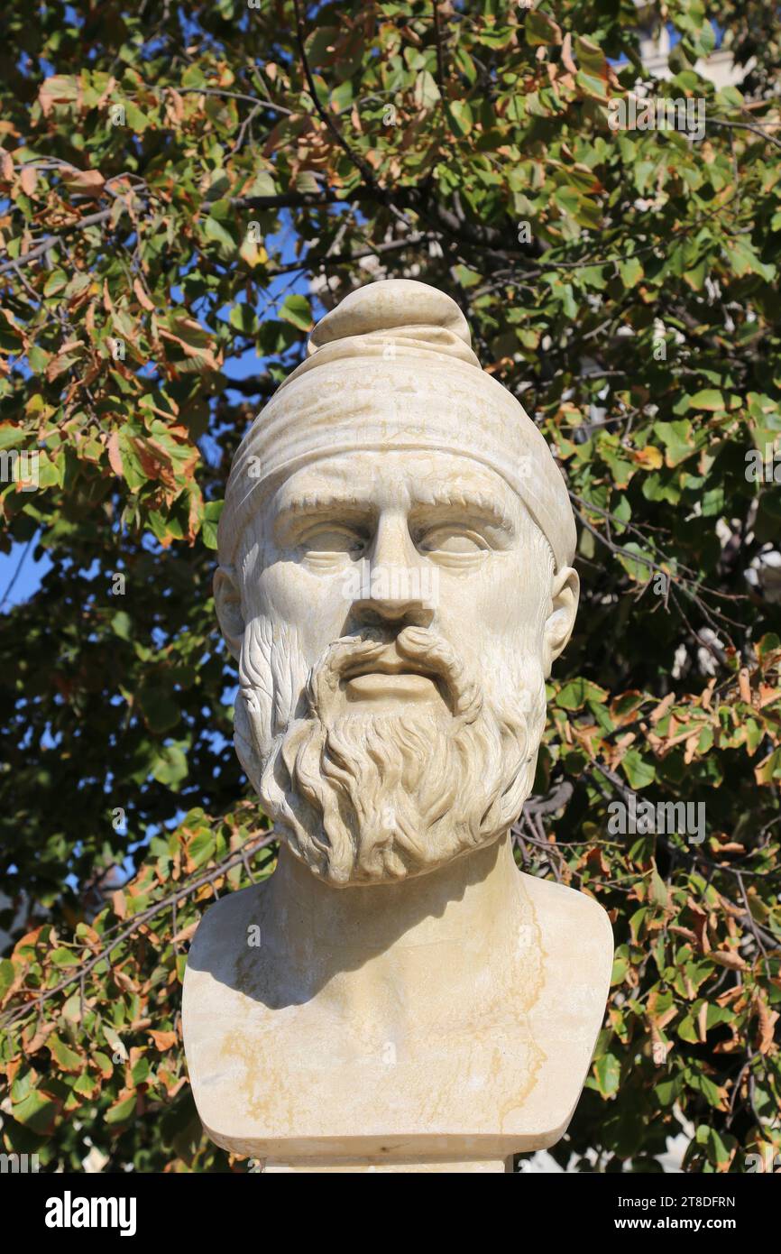 Bust of last Dacian King Decebalus (87-106, aka Diurpaneus), Parcul ...