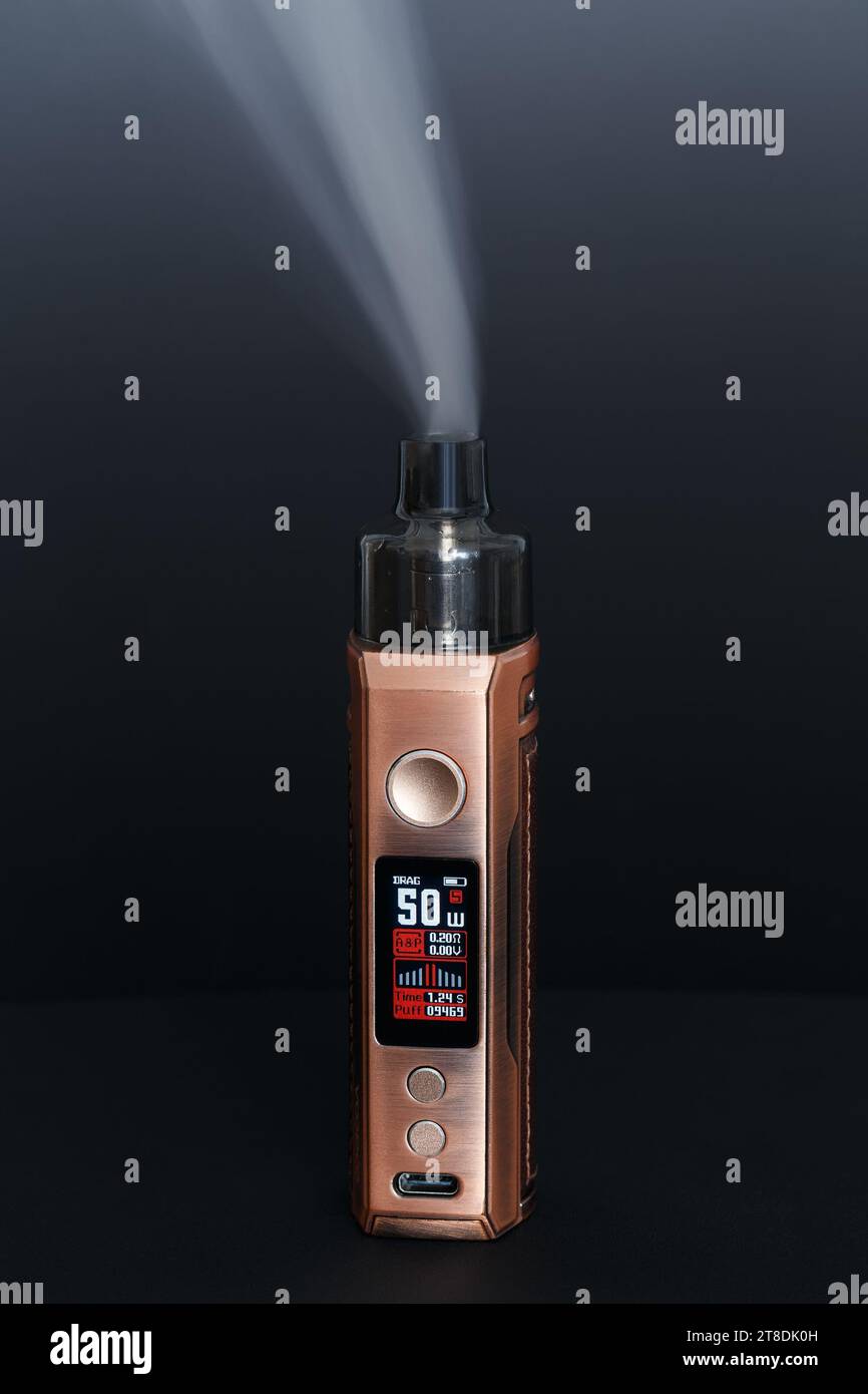 Vaping device hi-res stock photography and images - Alamy