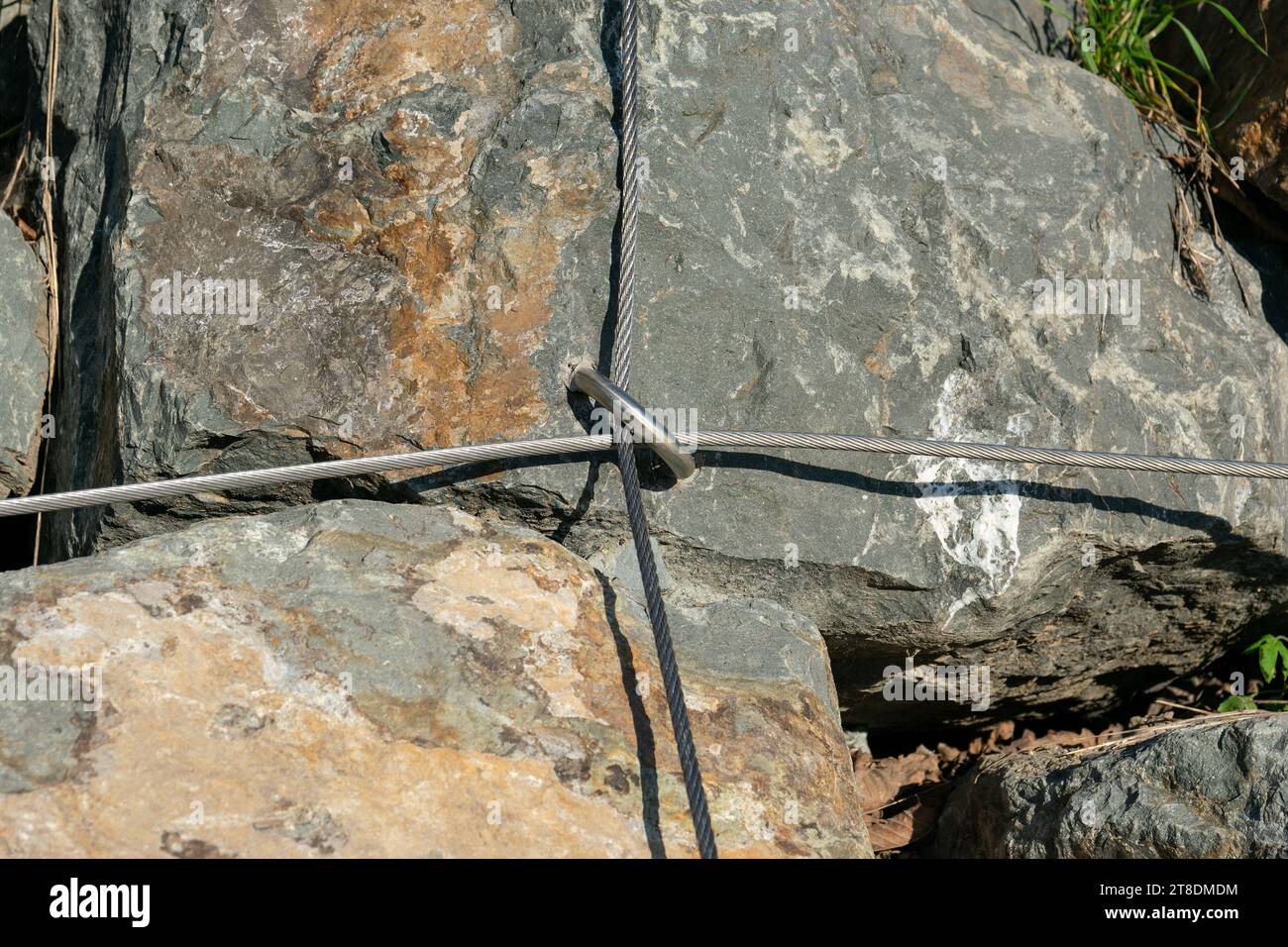 Metal fastenings to strengthen slopes - prevent landslides and ...