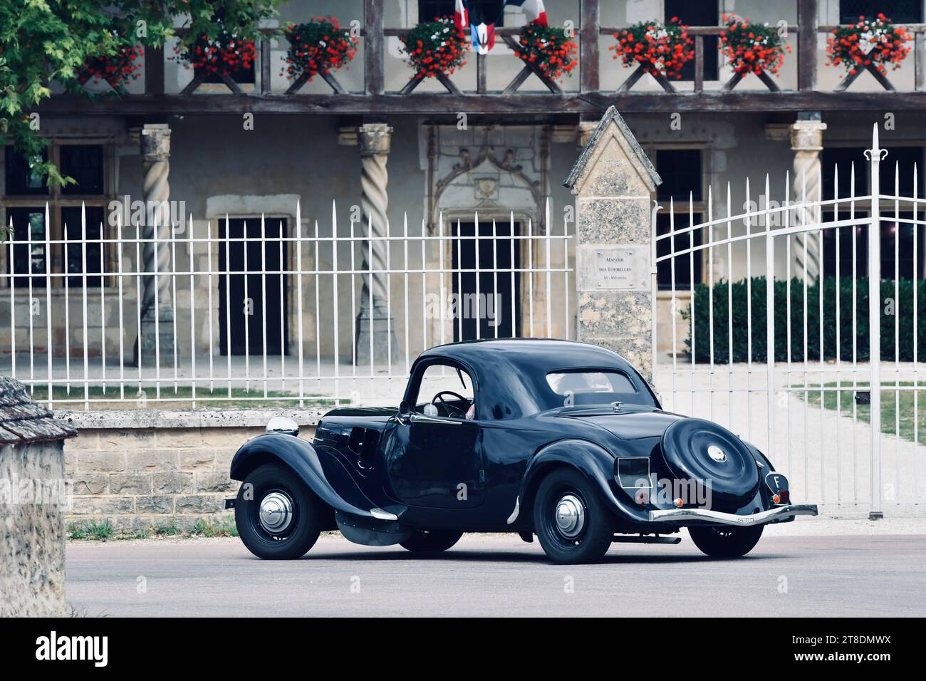 Citroen traction avant cabriolet hi-res stock photography and images ...