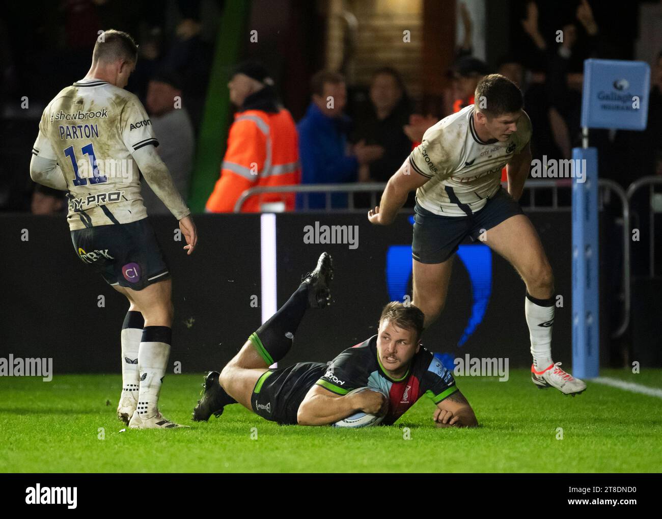 Andre Esterhuizen of Harlequins scores his team's only try during the ...