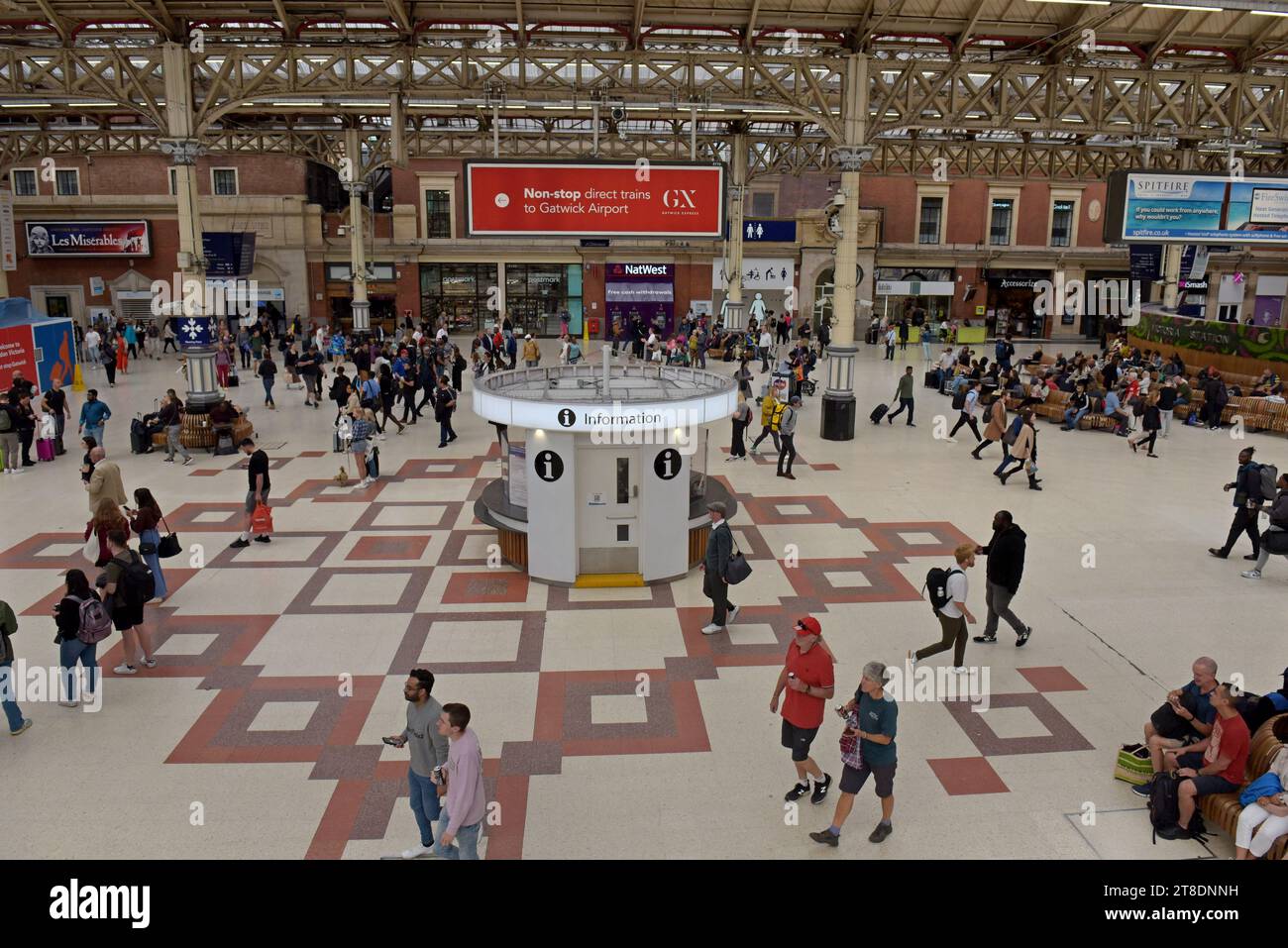 People on the main concourse at London Victoria railway station ...