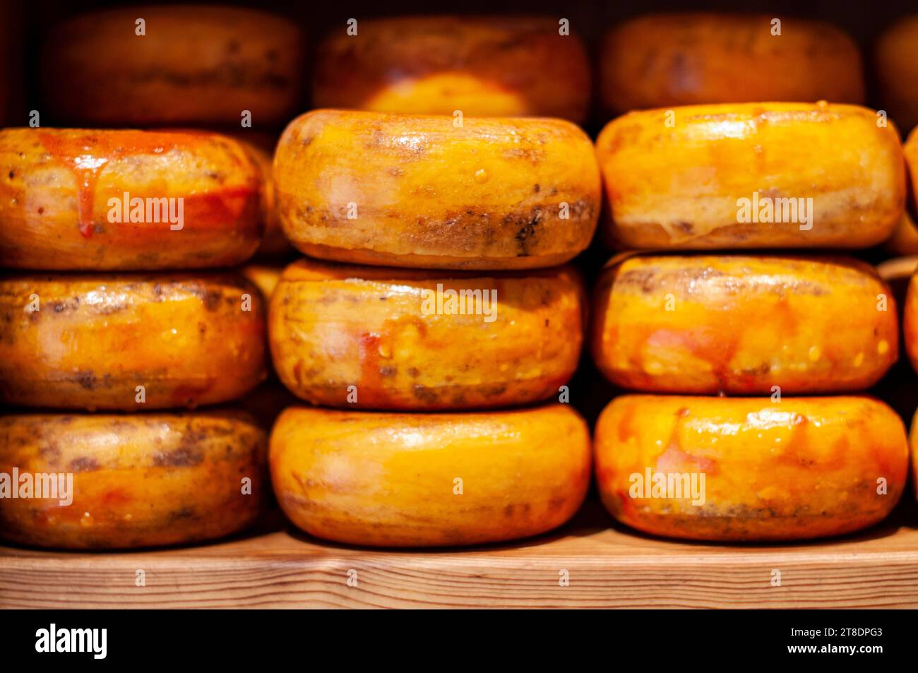 Gouda cheese wheel hi-res stock photography and images - Alamy