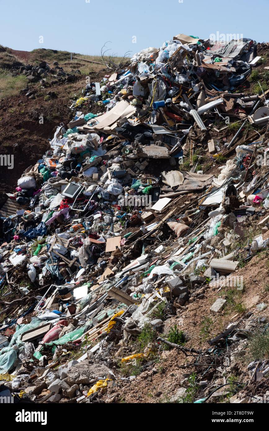 Landfill hillside hi-res stock photography and images - Alamy